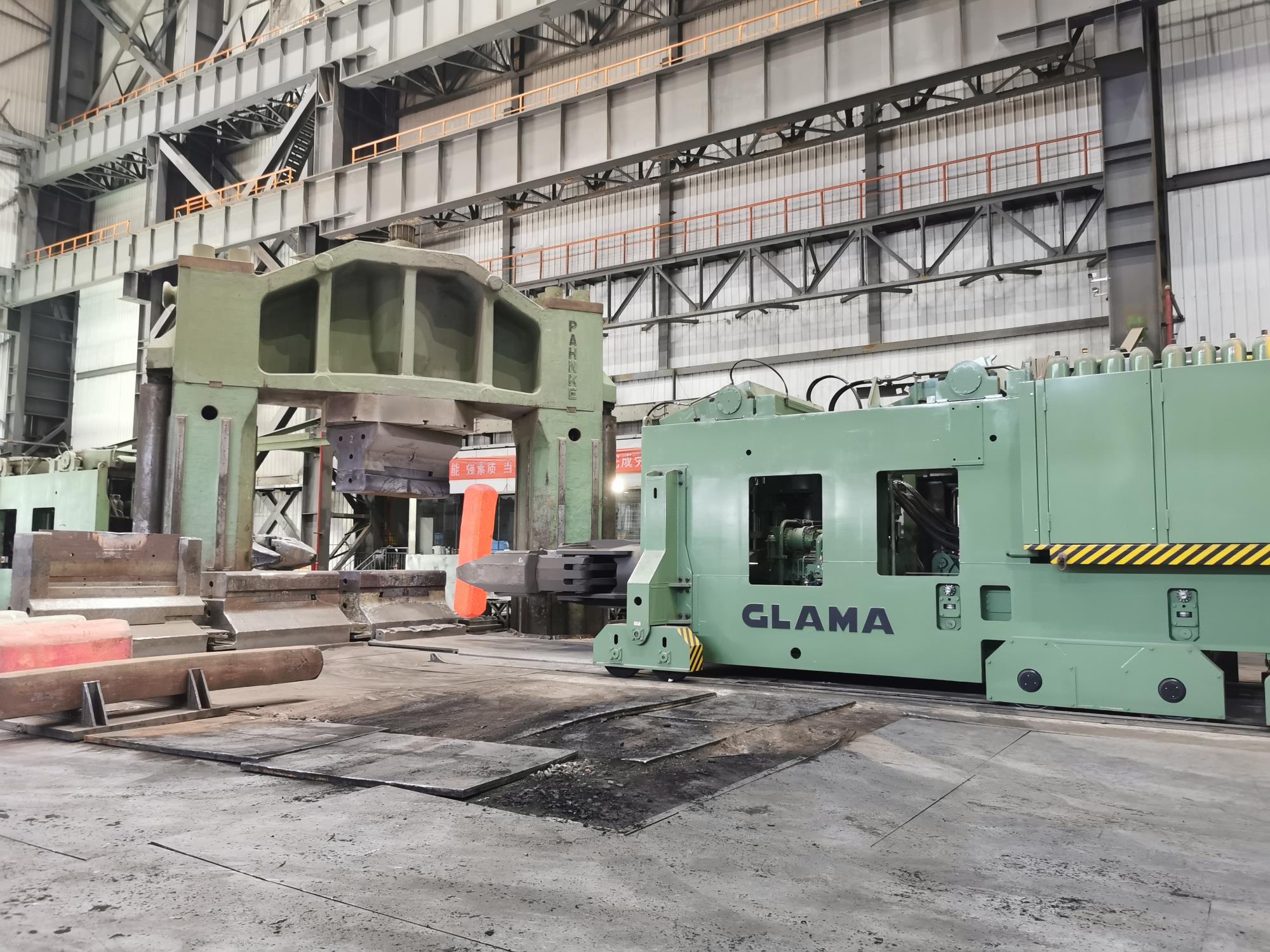 宝钛集团锻造厂新增有轨操作机正式投入使用